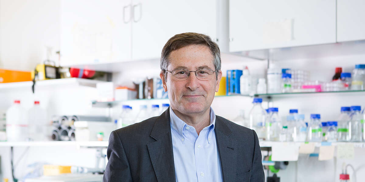 Michael Hall receives the Frontiers of Knowledge Award - Biozentrum